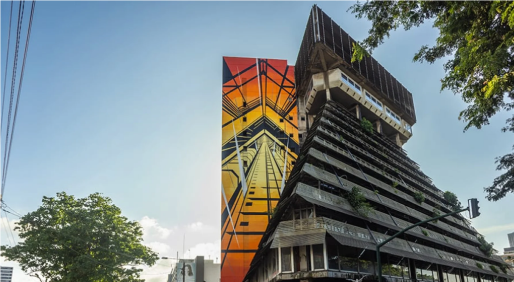"La Pyramide d'Abidjan : un trésor brutaliste qui se réveille pour ...